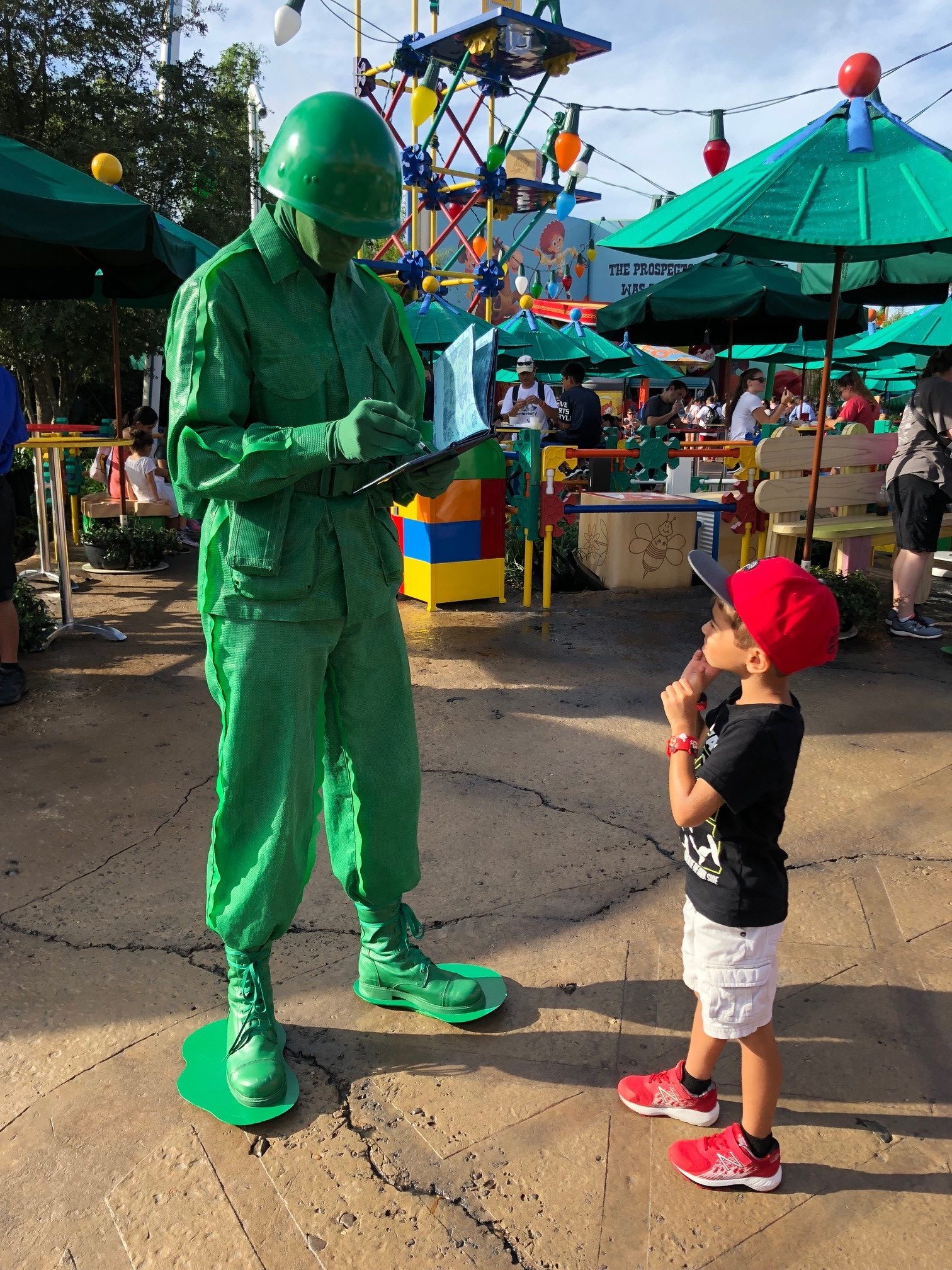 Millennium Falcon - DisneywithIzzy