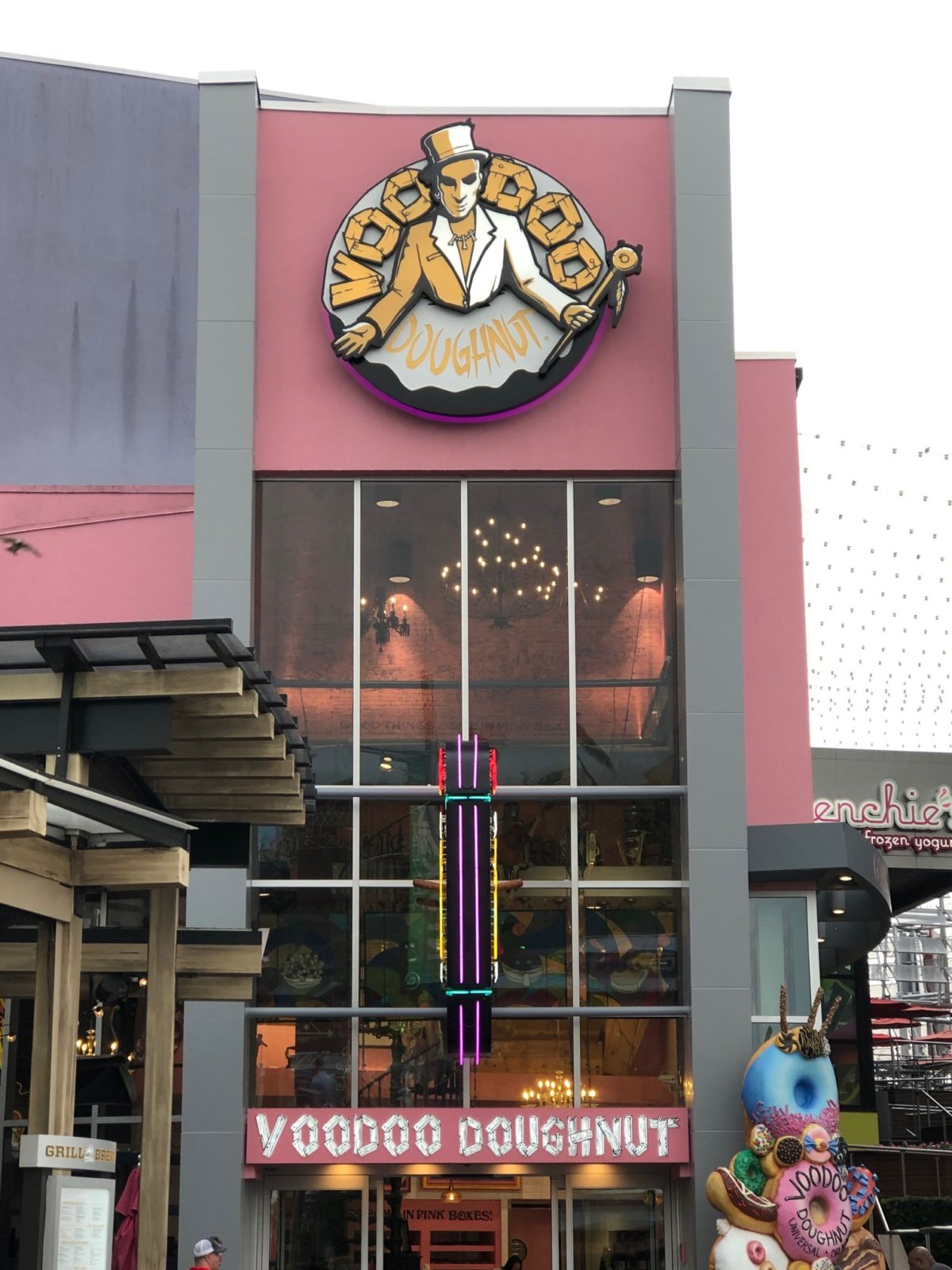 UniversalwithIzzy: Voodoo Doughnuts Review - DisneywithIzzy
