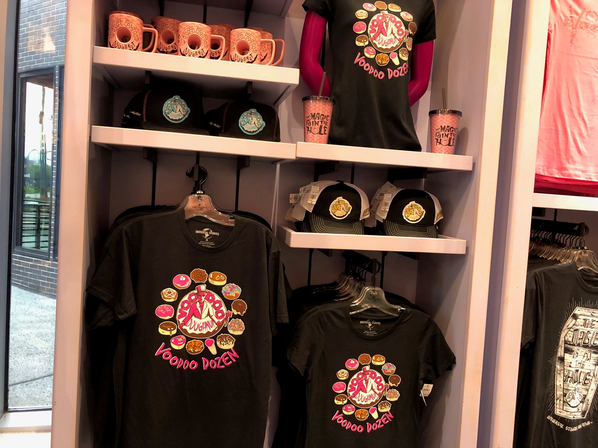 UniversalwithIzzy: Voodoo Doughnuts Review - DisneywithIzzy