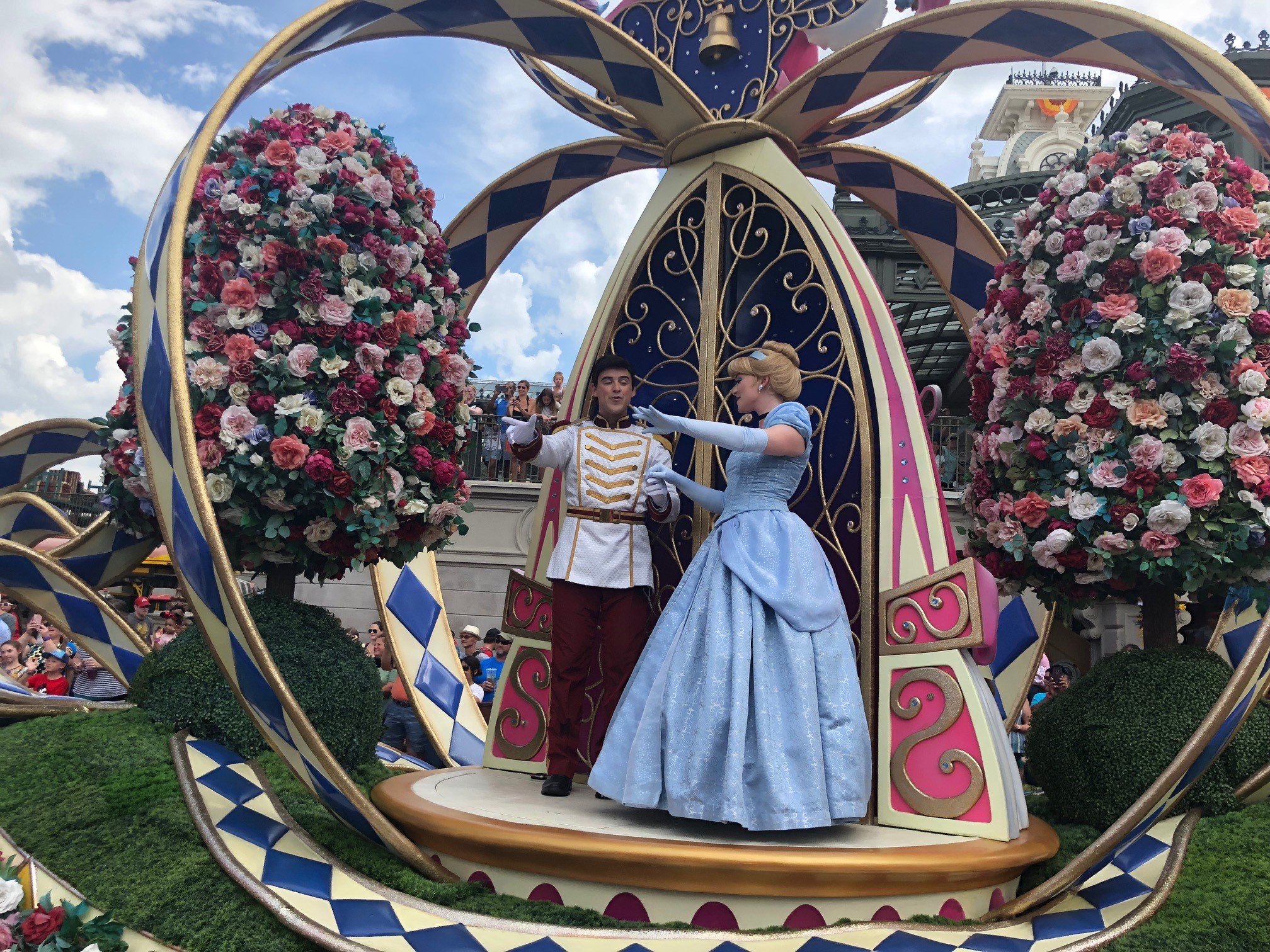 A Beginner’s Guide to the Festival of Fantasy Parade - DisneywithIzzy